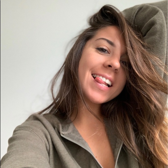 ! taylor's Closet (@itstay) | Poshmark